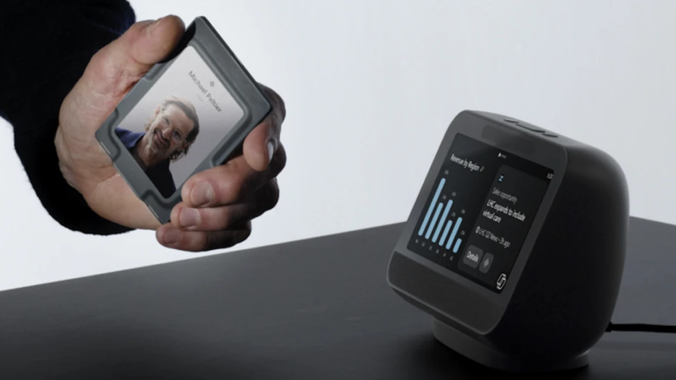 Microsoft Tests AI Wearable Device That Could Transform the Workplace ...